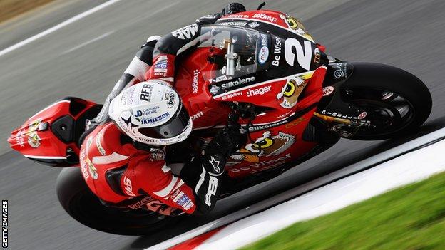 British Superbikes: Irwin makes podium in final round - BBC Sport