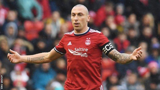 Aberdeen 2-1 Hearts: Visitors unbeaten league start ends - BBC Sport