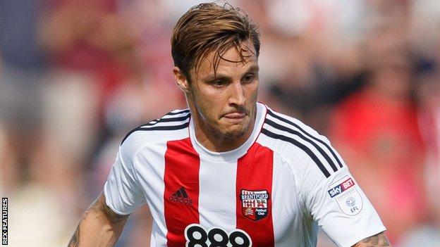 Sam Saunders: Wycombe Wanderers re-sign Brentford midfielder - BBC Sport
