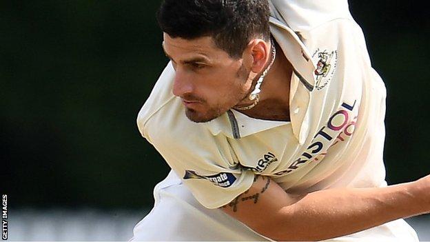 Benny Howell: Gloucestershire all-rounder extends deal until 2022 - BBC ...