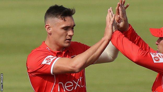 Gavin Griffiths: Leicestershire seamer agrees new deal until 2020 - BBC ...