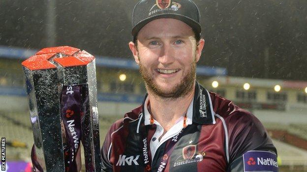 Alex Wakely: Northants captain steps down with immediate effect - BBC Sport