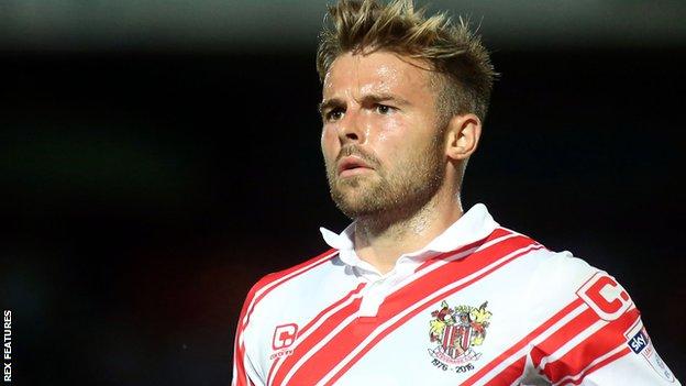 Matt Godden: Stevenage striker signs new two-year contract - BBC Sport