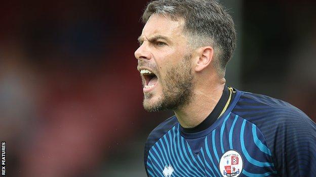 Glenn Morris: Crawley Town goalkeeper signs new contract - BBC Sport