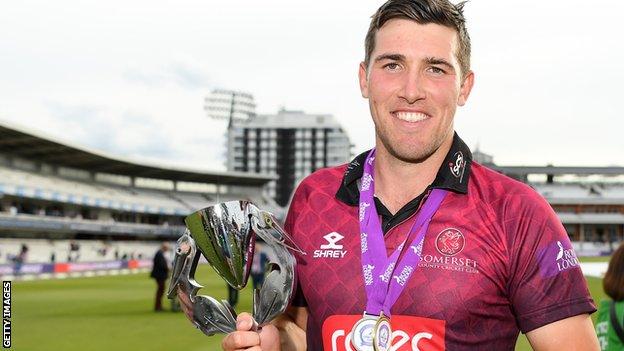 Jamie Overton: Surrey sign Somerset seamer on three-year deal - BBC Sport