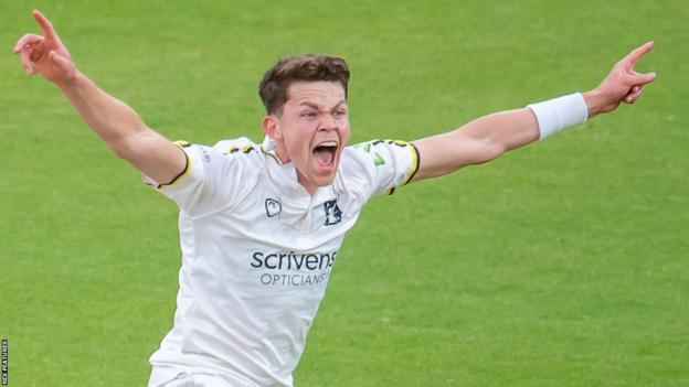 Henry Brookes: Derbyshire sign Warwickshire seamer on short-term loan ...