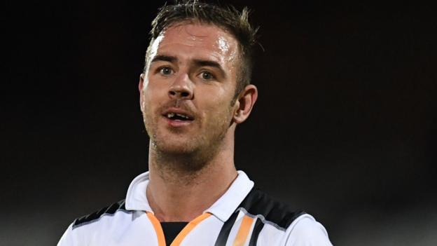 Tom Pope: Port Vale striker extends contract to 2021 - BBC Sport