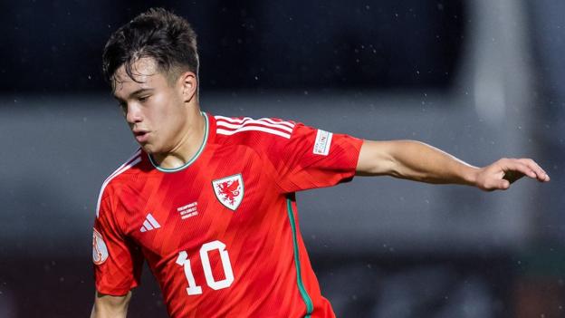 Euro Under-17 Championship 2023: Wales 3-0 Poland - BBC Sport