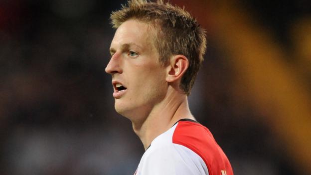 Jeff Hughes: Cambridge United sign former Fleetwood winger - BBC Sport