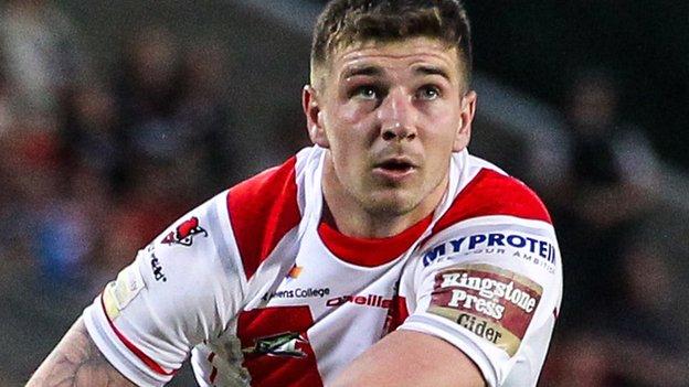 Mark Percival: St Helens centre out with knee injury - BBC Sport