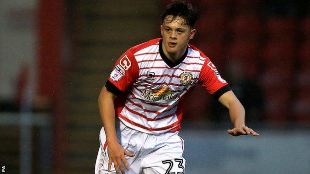 Perry Ng: Defender signs new deal with Crewe Alexandra - BBC Sport