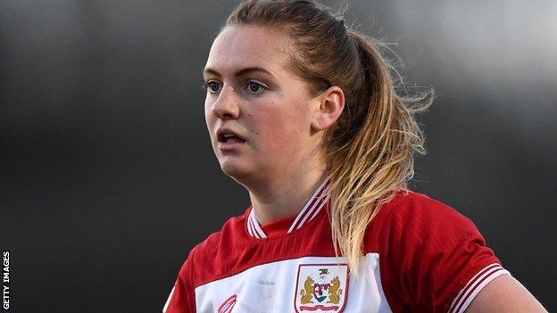 Lucy Graham and Molly Pike: Everton Ladies sign midfielders - BBC Sport