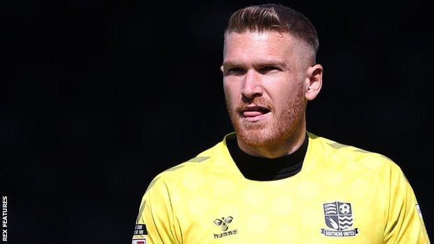 Mark Oxley: Goalkeeper joins Harrogate after rejecting new Southend ...