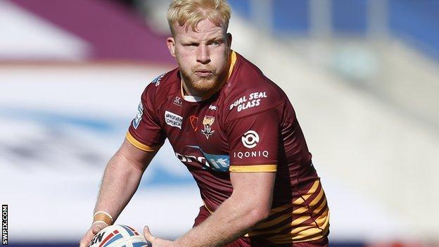 Matty English: Huddersfield Giants prop extends contract - BBC Sport