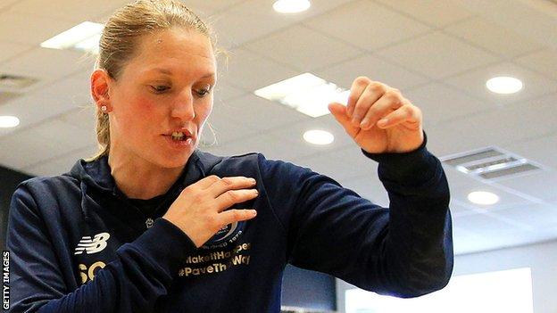 Stacey Copeland: Commonwealth champion boxer to retire at 39 - BBC Sport