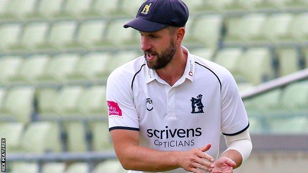 Matt Lamb: Warwickshire batsman signs two-year contract extension - BBC ...