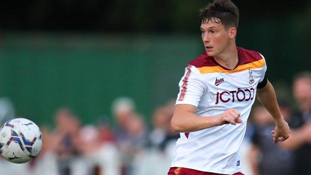 Matty Foulds: Bradford City defender signs new two-year deal - BBC Sport