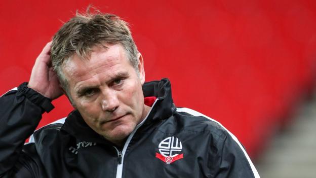 Phil Parkinson: Bolton boss 'holds head high' amid poor form - BBC Sport