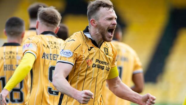 Aberdeen: Nicky Devlin to join from Livingston at end of season - BBC Sport