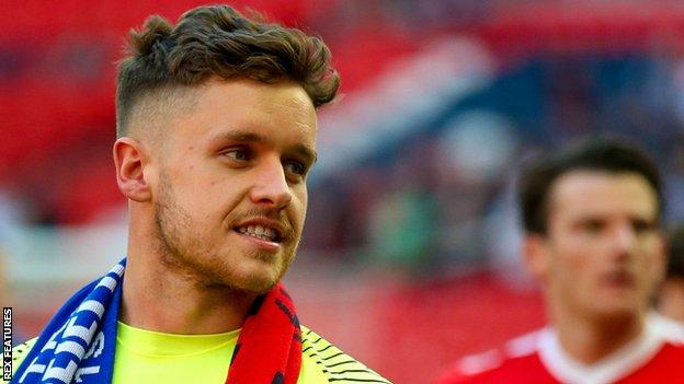 Luke Simpson: Macclesfield Town sign former York City goalkeeper - BBC ...