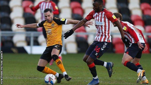 Robbie Willmott: Midfielder agrees new Newport County contract - BBC Sport