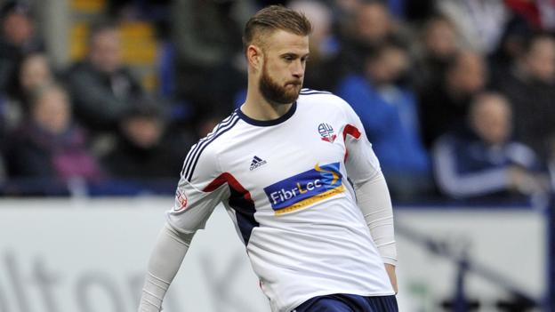 Matt Mills: Former Bolton defender joins Nottingham Forest - BBC Sport