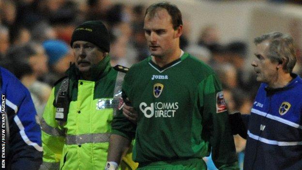 Michael Oakes returns as Wrexham goalkeeper coach - BBC Sport