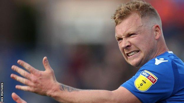 Wrexham: Midfielder Elliott Durrell returns to Racecourse - BBC Sport