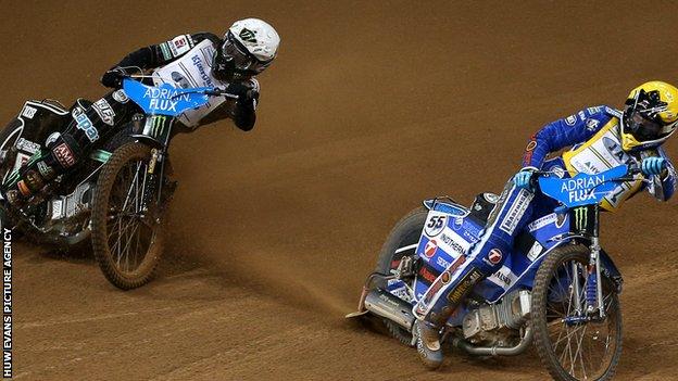 Speedway: British rider Tai Woffinden second in Cardiff - BBC Sport