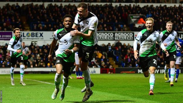 Bali Mumba: Plymouth Argyle defender hailed after Ipswich equaliser ...