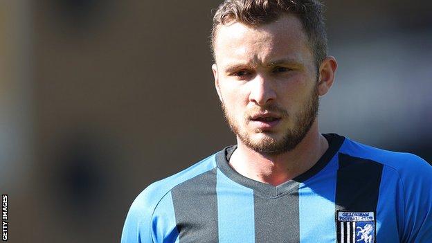Dean Parrett: Stevenage sign midfielder from Gillingham - BBC Sport
