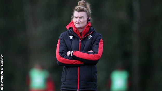 Rachel Taylor: Former Wales skills coach takes Sale role - BBC Sport