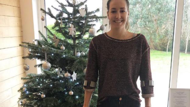 Dani Rowe: Olympic cyclist fractures foot a week after retiring - BBC Sport