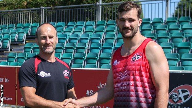 Jordan Payne: Cornish Pirates sign centre from Japanese club - BBC Sport