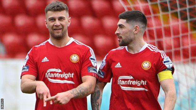 Irish Premiership: Glentoran beat Dungannon Swifts 1-0 to leapfrog ...