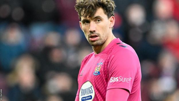 Sam Walker: Bradford City sign goalkeeper on 18-month deal - BBC Sport