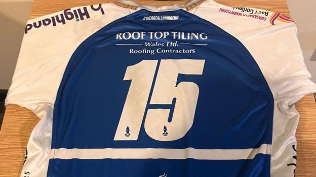 JPR Williams: Bridgend pay tribute to former captain and Wales full ...