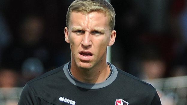 Matt Bower: Cheltenham Town defender signs new contract - BBC Sport