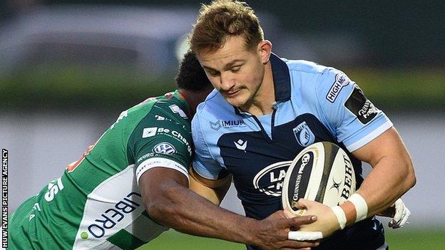 Hallam Amos: Blues and Wales back to miss start of Six Nations - BBC Sport