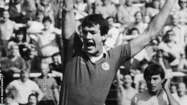 Ex-Cardiff and Wales defender Keith Pontin dies - BBC Sport