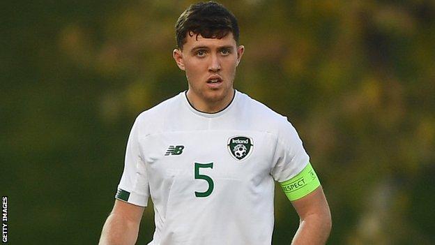 Dara O'Shea: West Bromwich Albion defender signs new contract - BBC Sport