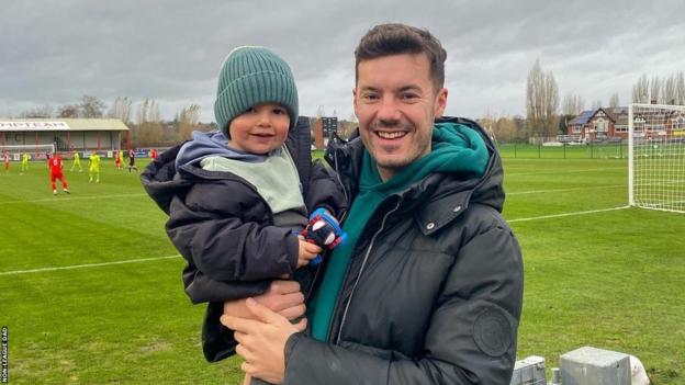 Meet 'non-league dad' and his 18-month-old groundhopping son - BBC Sport