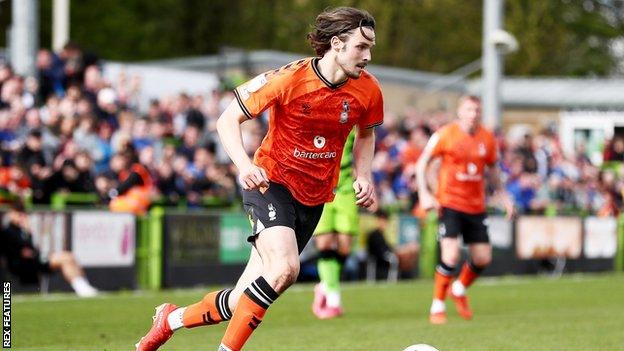 Sam Hart: Sutton United sign former Oldham left-back - BBC Sport