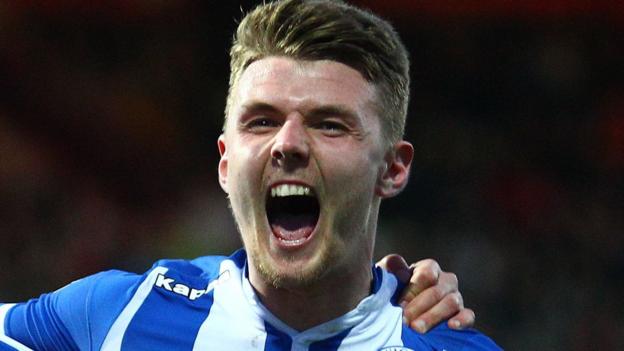Max Power: Wigan Athletic midfielder signs contract extension - BBC Sport