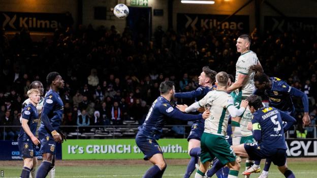 Dundee 1-2 Hibernian: Ten-man visitors hang on for impressive win - BBC ...
