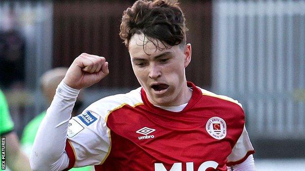 Alfie Lewis: Plymouth Argyle sign former West Ham youngster on free ...