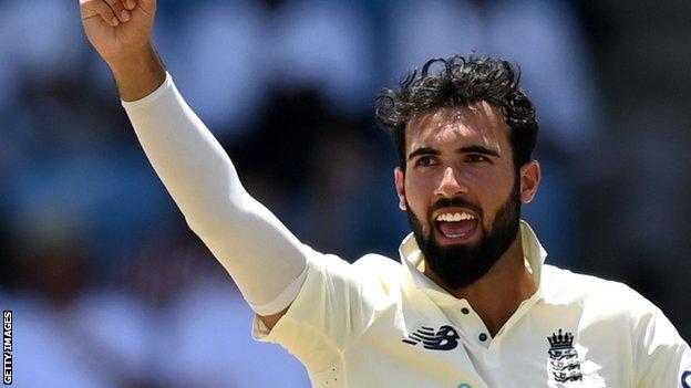 Saqib Mahmood: Lancashire and England seamer signs two-year contract ...