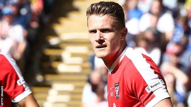 Yan Klukowski: Torquay United sign York City midfielder - BBC Sport