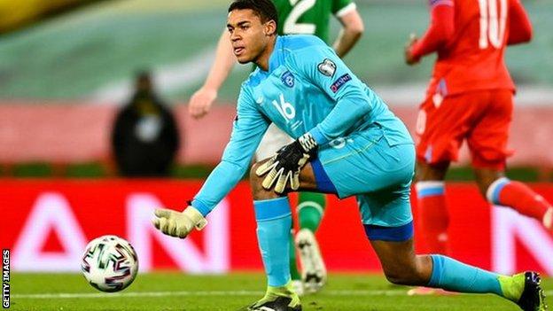 Gavin Bazunu: Portsmouth sign Manchester City goalkeeper on loan - BBC ...