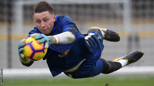 Marcin Bulka: Paris St-Germain sign ex-Chelsea goalkeeper - BBC Sport